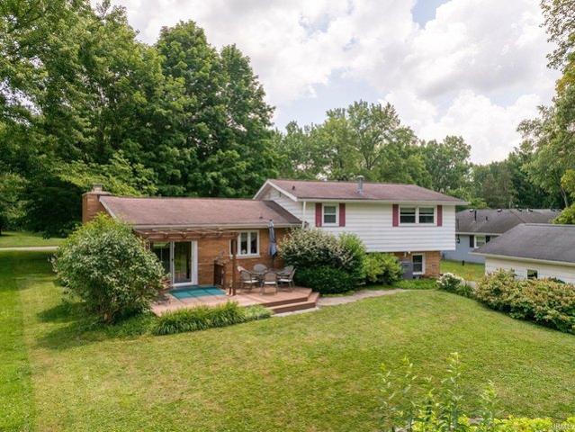 1515 S Ridgeview Dr, Yorktown, IN 47396
