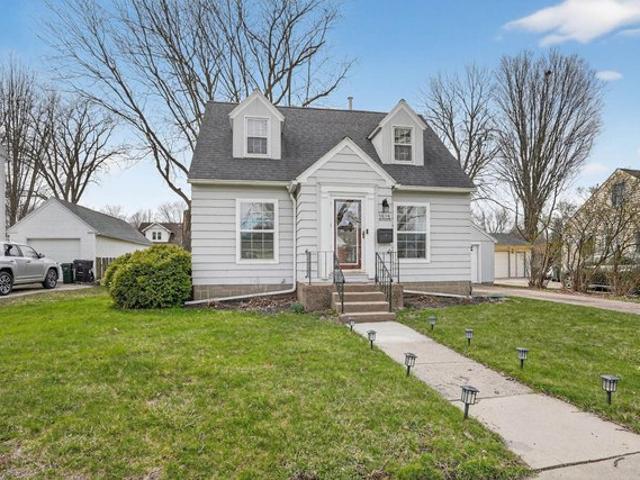 1515 Tremont St, Cedar Falls, IA 50613