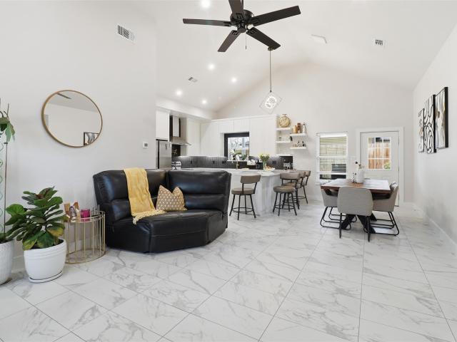 1515 Valley High Ln