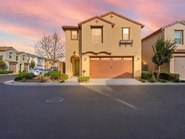 1515 Zenith Pt, Clovis, CA 93619