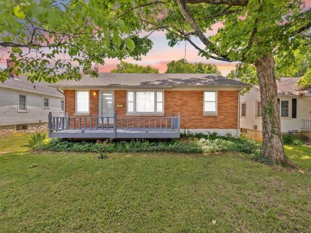 1516 Nutwood St, Bowling Green, KY 42104