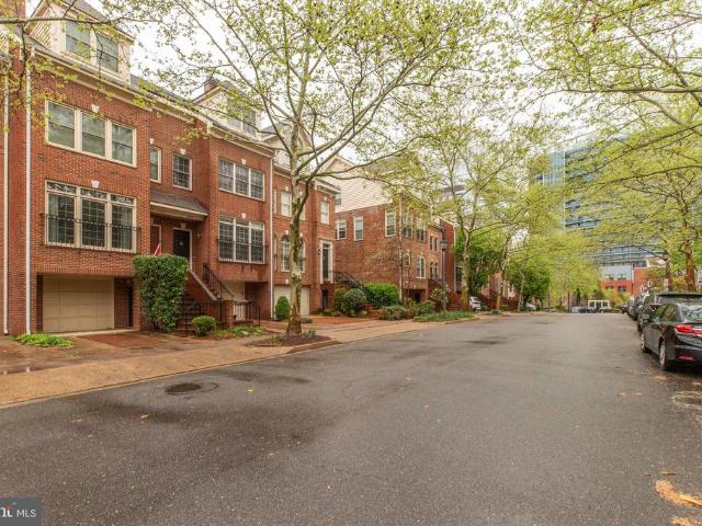 1516 N Colonial Terrace