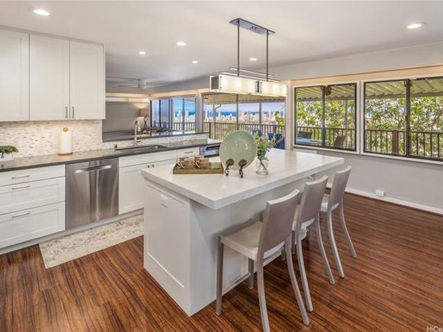 1516 Alencastre St, Honolulu, HI 96816