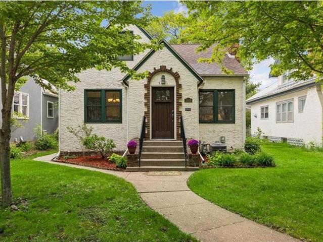 1516 Asbury St, Saint Paul, MN 55108
