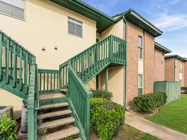 1516 Bay Area Boulevard B8