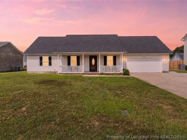 1516 Belews Creek Ln, Fayetteville, NC 28312