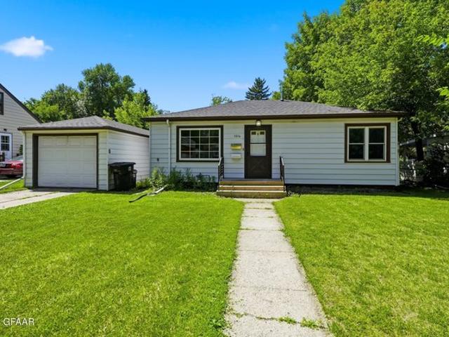 1516 Cherry St, Grand Forks, ND 58201