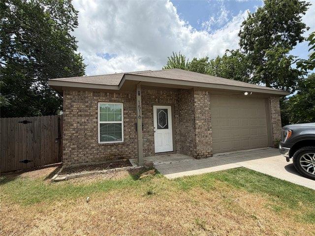 1516 E Maddox Ave, Fort Worth, TX 76104