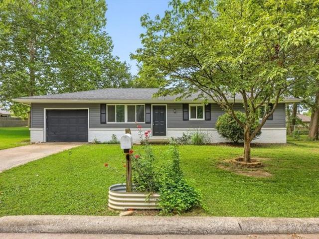 1516 E Rosewood St, Republic, MO 65738