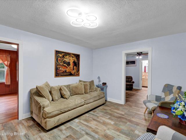 1516 Eskridge Ln