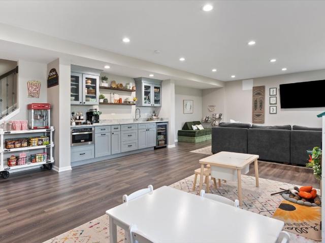 1516 hartford lane