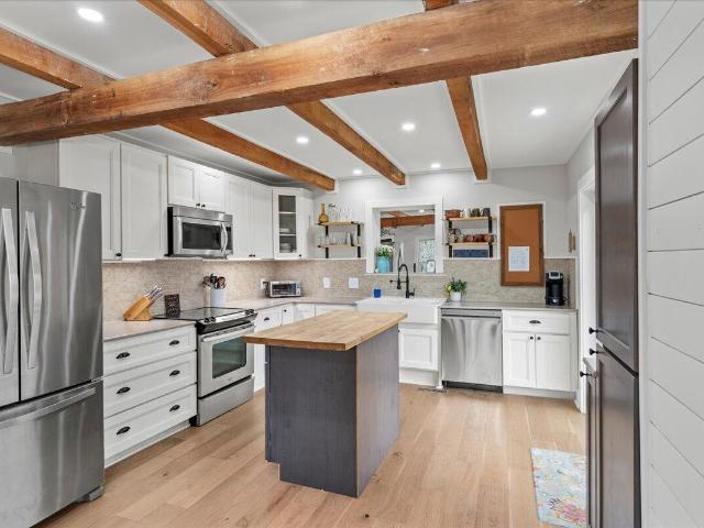1516 Hobbs Road