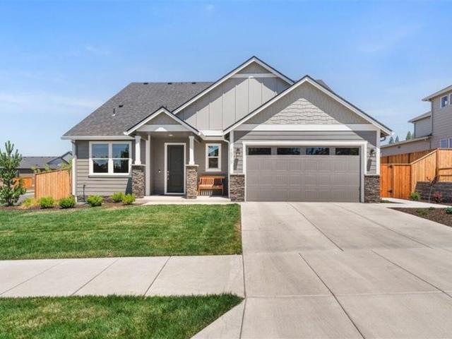 1516 Poppy Ridge Dr, Eagle Point, OR 97524