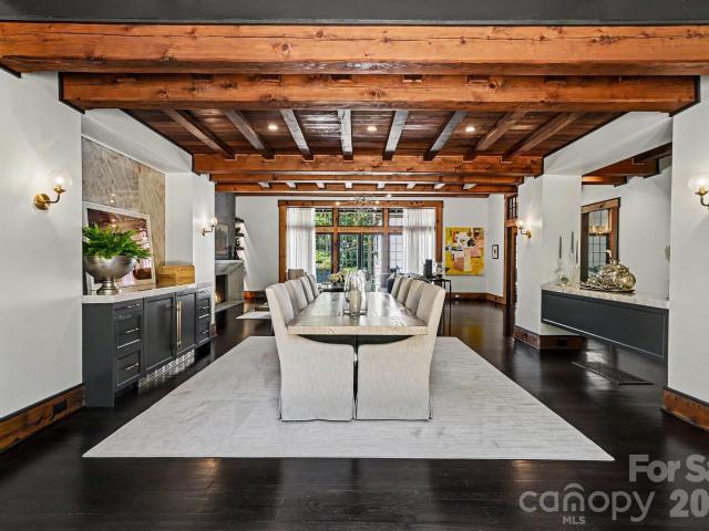 1516 Queens Road W