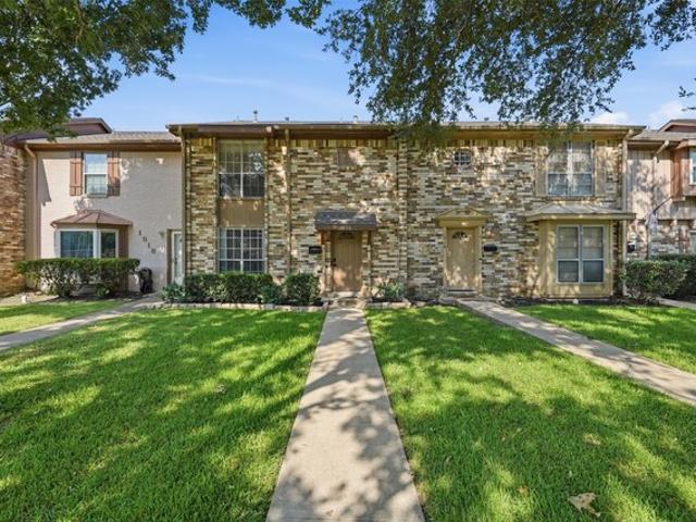 1516 S 8th St, La Porte, TX 77571