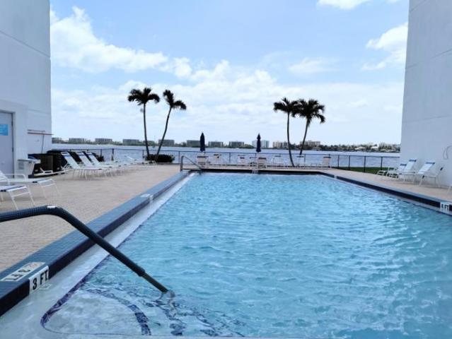 1516 S Lakeside Dr #211, Lake Worth Beach, FL 33460