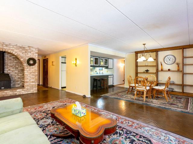 1516 Twin Springs Road