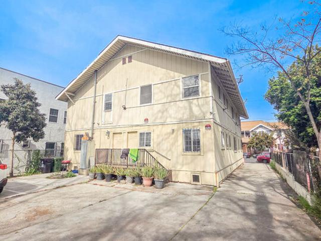 1516 W 11th Place