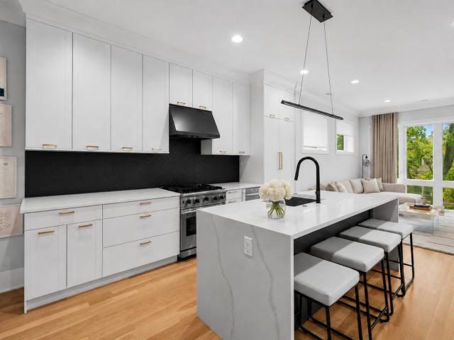 1516 W Diversey Avenue # 3