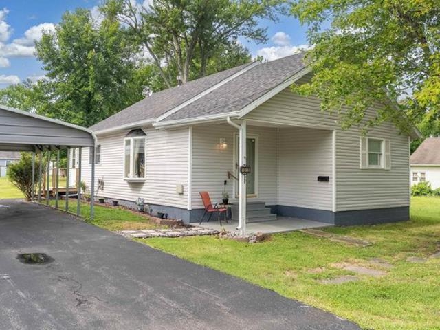 1516 W Maple St, Herrin, IL 62948