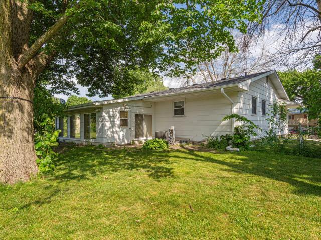 1516 Wellington Crescent