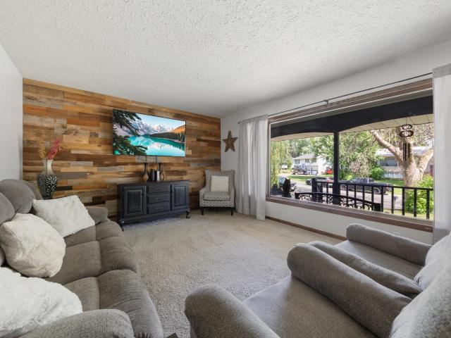 1516 Wellington Crescent