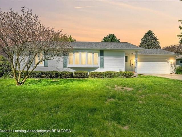 15178 Chetwyn Dr, Lansing, MI 48906