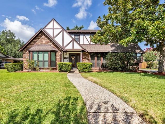 15178 Diana Ln, Houston, TX 77062