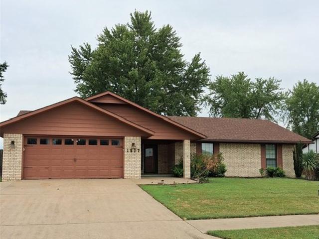 1517 Merlin Cir, Pryor, OK 74361