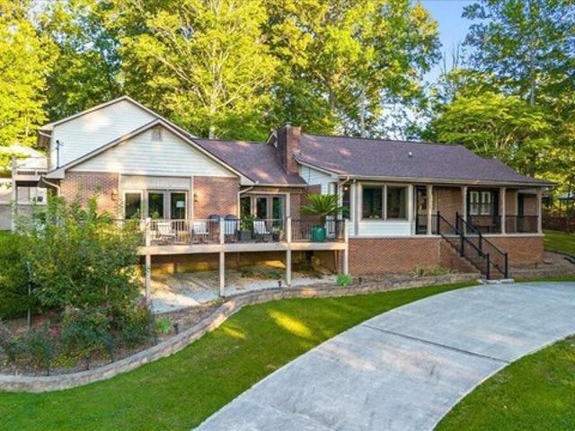 1517 Deerfield Way, La Follette, TN 37766