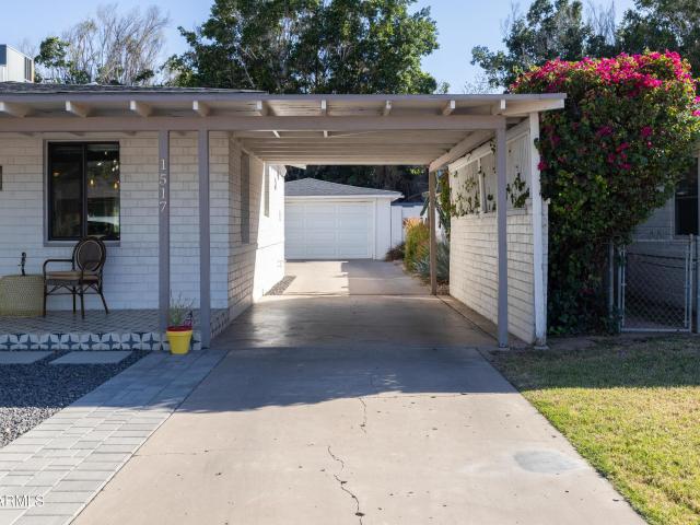 1517 e pinchot avenue