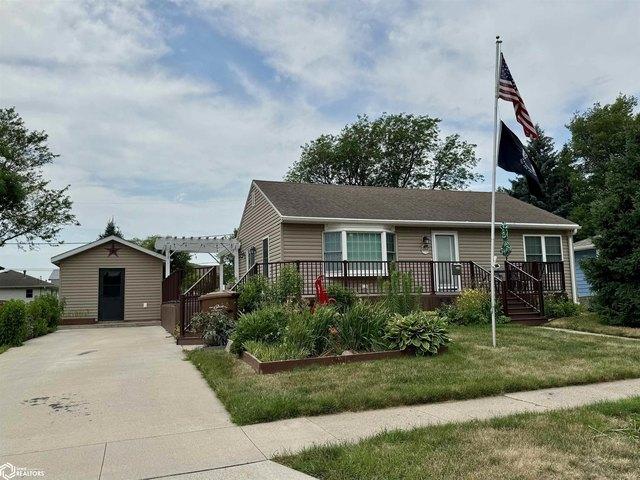 1517 Highland Dr, Carroll, IA 51401