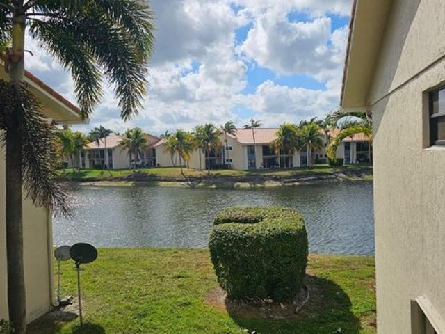 1517 Lake Crystal Dr Apt E, West Palm Beach, FL 33411