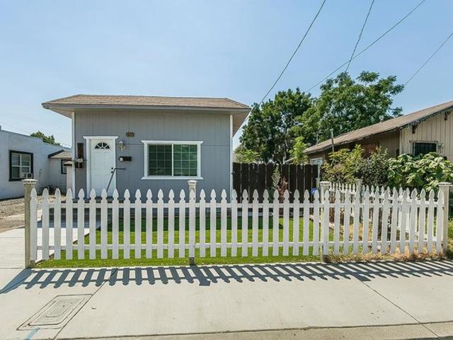 1517 Stillman St, Selma, CA 93662