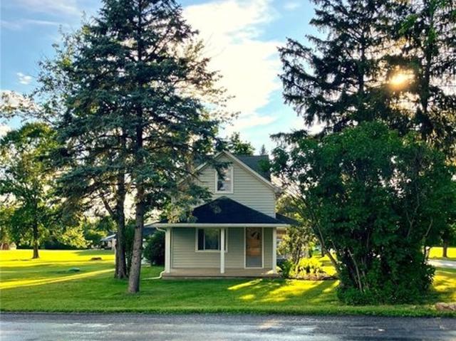 1517 W Garfield Rd, Columbiana, OH 44408