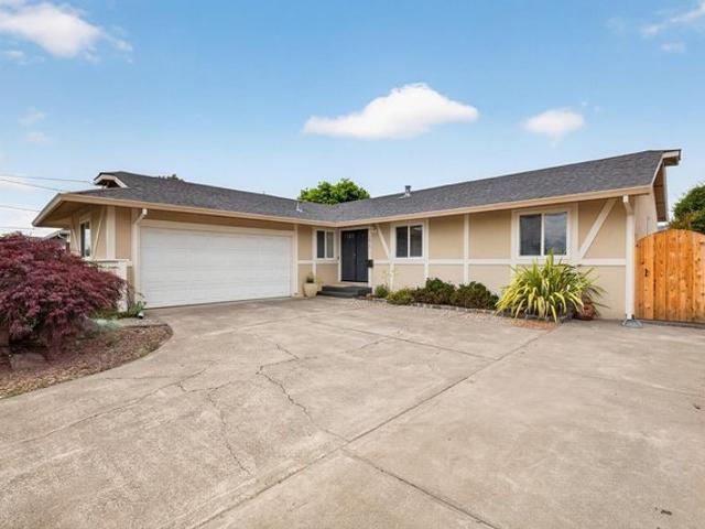 1517 Weaverly Dr, Petaluma, CA 94954