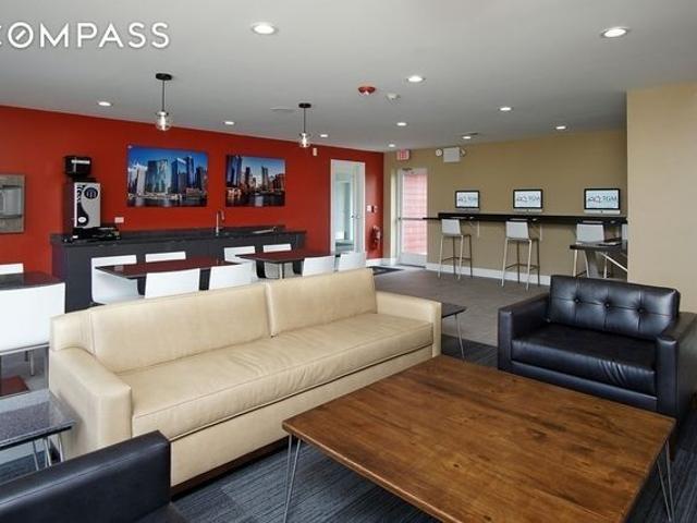 1517 Westminster Dr 103, Naperville, IL