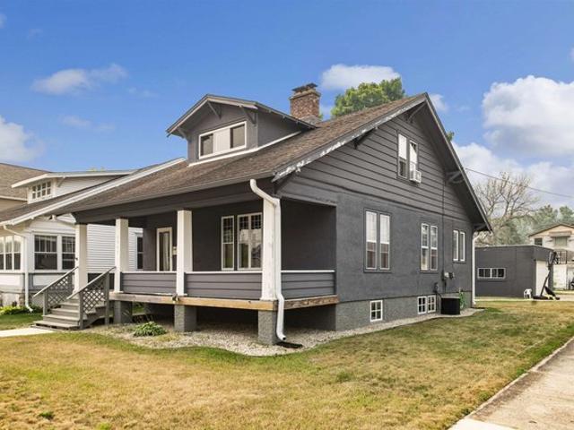 1517 16th Ave, Menominee, MI 49858