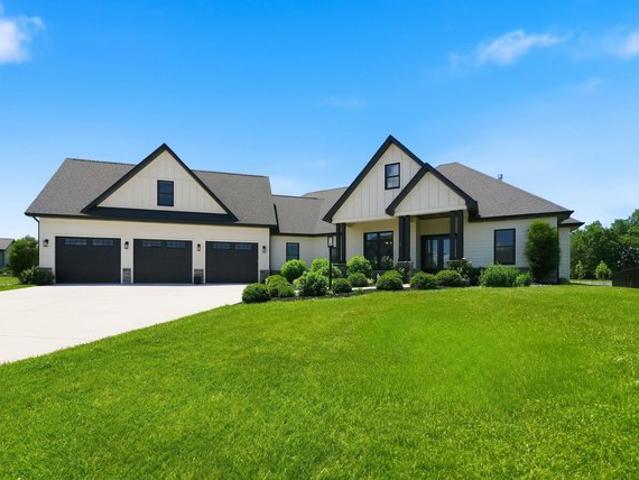 15183 Whisper Rock Blvd, Fort Wayne, IN 46845