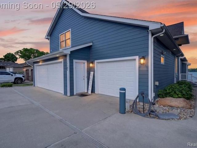 15185 Marl Dr, Fenton, MI 48451