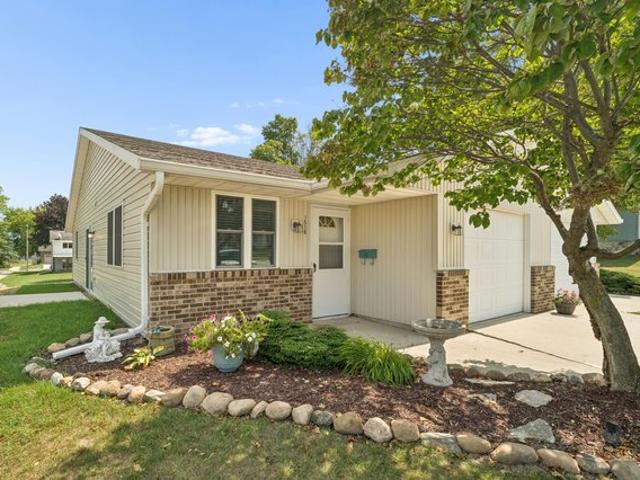 1518 Mason St, New Holstein, WI 53061