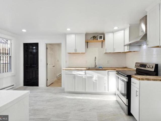 1518 Arrott St, Philadelphia, PA 19124