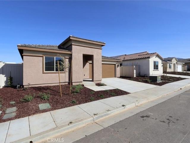 1518 Beacon Dr, Beaumont, CA 92223