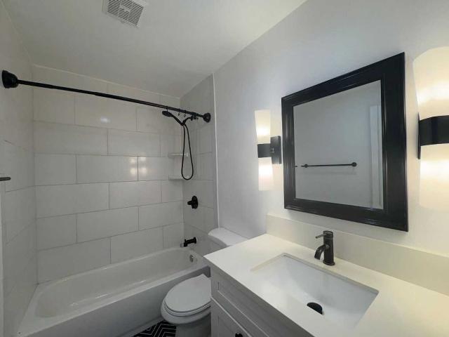 1518 E 3rd St. in Long Beach 2 Bedroom Apartment for Rent at 1518 E 3rd St, Long Beach, CA 90802 Bixby Park
