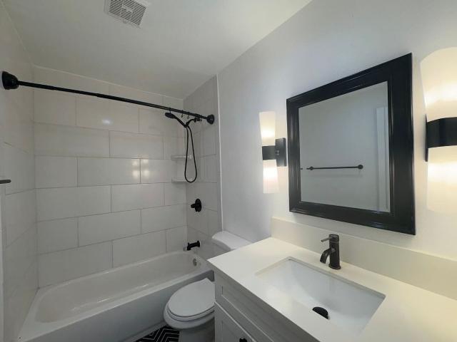 1518 E 3rd St. in Long Beach 2 Bedroom Apartment for Rent at 1518 E 3rd St, Long Beach, CA 90802 Bixby Park
