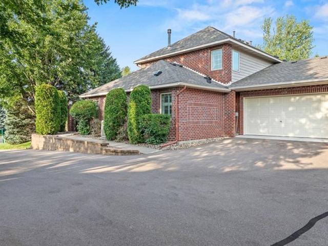 1518 Hunter Hill Rd, Hudson, WI 54016