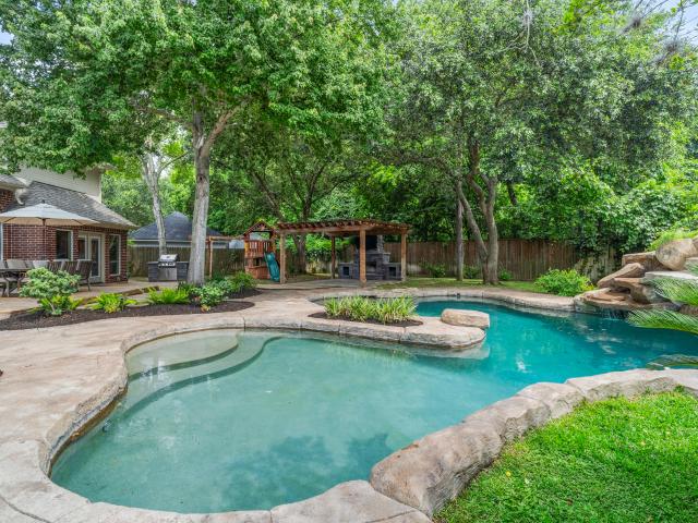 1518 Honeysuckle Lane