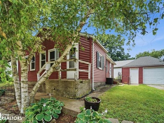 1518 11th St, Eldora, IA 50627