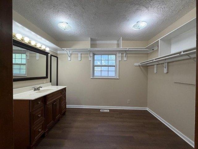 1519 N Geronimo Dr, Independence, MO 64058