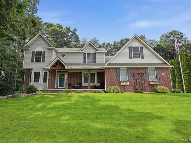 1519 Andover Blvd, Hartland Township, MI 48843